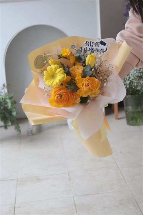 꽃다발 노랑프리지아 명일동꽃집고덕동꽃집상일동꽃집강동구꽃집플라워레슨원데이클레스강동구플라워레슨강동구원데이클레스꽃수업꽃꽂이꽃선물길동꽃집강동아트센터꽃집