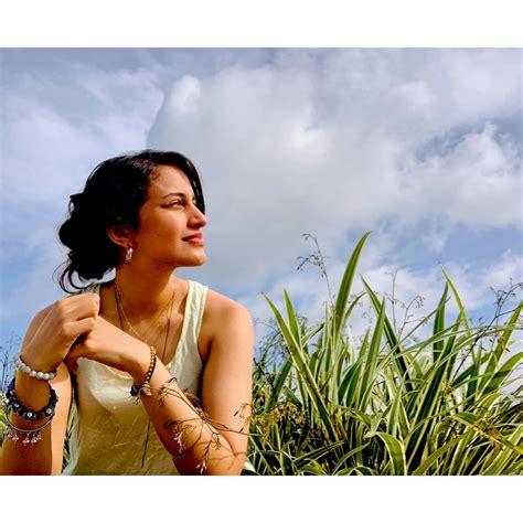 මට පෙම්වතෙක් ඉන්නවා කිව්වත් කලබල වෙන කට්ටියක් ඉන්නවා නැහැ කිව්වත් කලබල වෙන කට්ටියක් ඉන්නවා