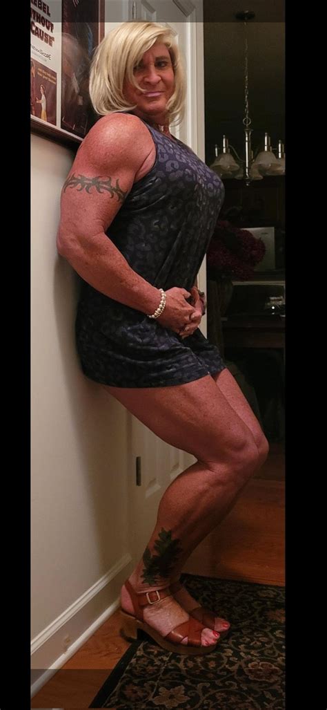 Muscular crossdresser, KELLY MICHEALS : r/muscularTS