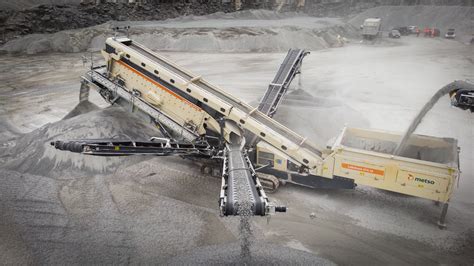 Lokotrack® St410™ And St410e™ Mobile Screen Metso