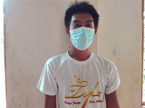 ကလိန်အောင်မြို့ တွင်အသက် ၁၈ နှစ်နှင့်အထက်ကိုဗစ် ၁၉ရောဂါကာကွယ်ဆေးလာရောက် ထိုးနှံကြသည့် ပြည်သူများ