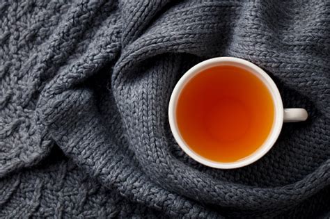 차 한 잔 회색 니트 스카프 배경입니다 공간을 복사합니다 맨 위 보기 겨울에 대한 스톡 사진 및 기타 이미지 겨울 차 뜨거운 음료 스카프 Istock