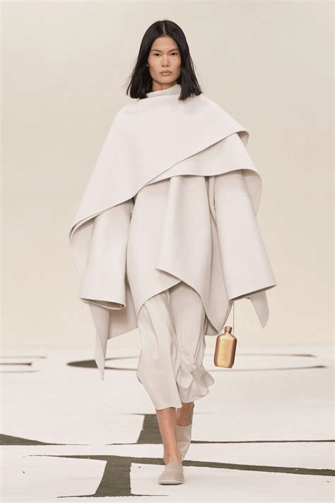 Ce Quil Faut Retenir Du Défilé Calvin Klein Automne Hiver 2025 2026