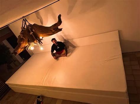 Polyamorous Man With Six Wives Spends £80 000 On 20ft Bed After