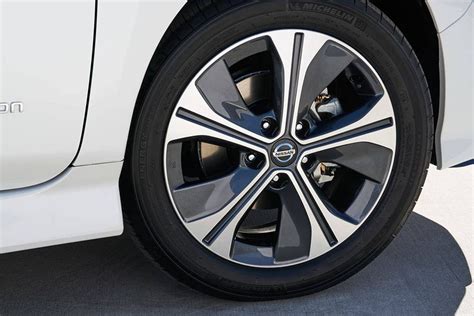 Nissan Leaf 2025 Images View Complete Interior Exterior Pictures