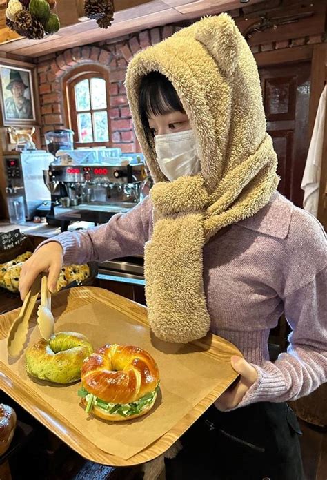 [패션엔] ‘견미리 딸 이유비 동화 속 소녀 곰돌이 보닛햇 귀염뽀짝 외출룩