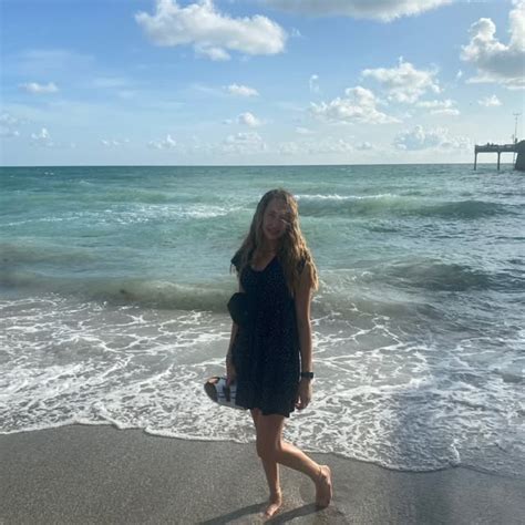 Jayna Jaynastorey On Threads