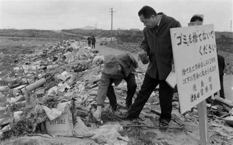 ごみの不法投棄 1971昭和46年 一枚の写真 ものがたり｜文化・芸能｜徳島ニュース｜徳島新聞デジタル