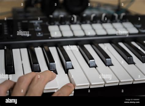 Midi Keyboard Hi Res Stock Photography And Images Alamy