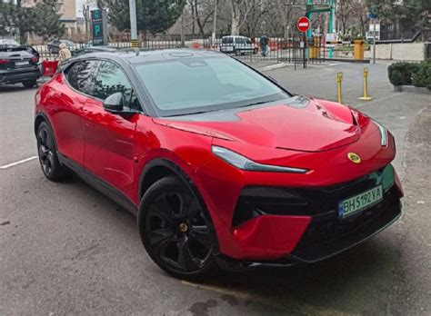 В Україні помітили новий потужний електричний кросовер Lotus Eletre Suv News