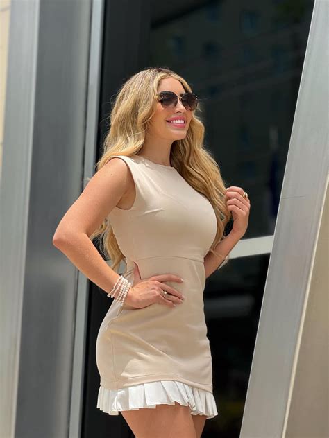 61 Ideas De Larissa Graniello En 2025 Que Guapo Piernas De Mujeres