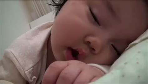 Video Baby Comel Ngigau Ice Ketul Sharing
