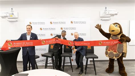 New Active Learning Classrooms Named For Alumni Robert H Smith