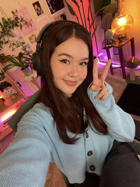 Alana Giving Us A Glimpse Of Her Thighs Ralanamisako