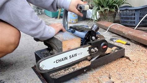 Используя электродвигатель и шину с цепью от бензопилы можно сделать своими руками