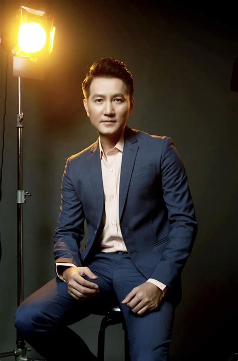 Ca sĩ Phi Hùng Vẫn độc thân ở tuổi U sống trong biệt thự m được mệnh danh là đại gia