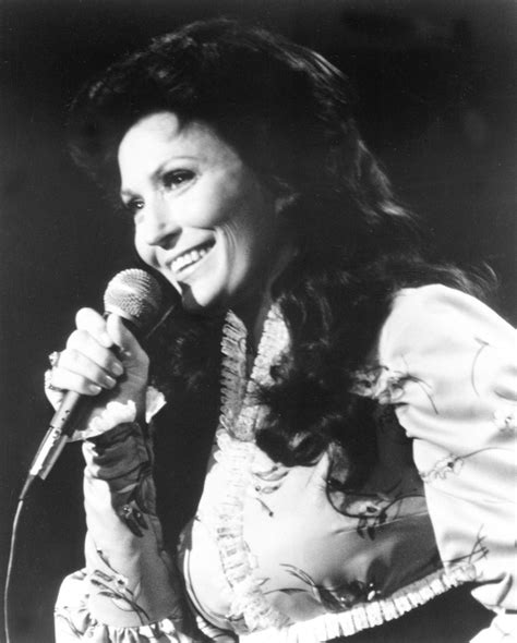 Young Loretta Lynns Candid Moments Captured In Heartwarming Photos