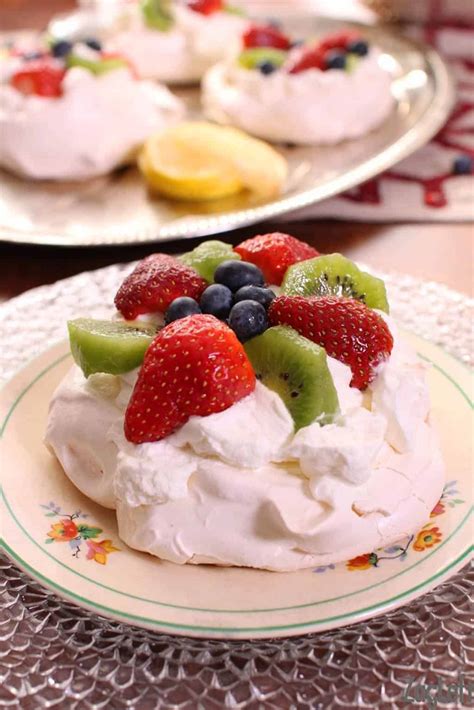 Berry Topped Mini Pavlovas Zagleft
