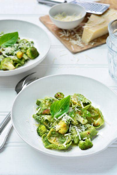 Pasta Pesto Met Tomaatjes En Parmezaanse Kaas Artofit