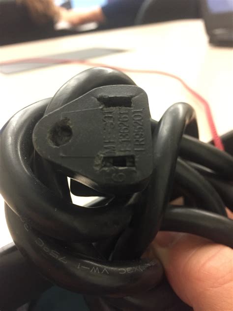 I Think Its Missing Something Male Side R Techsupportgore