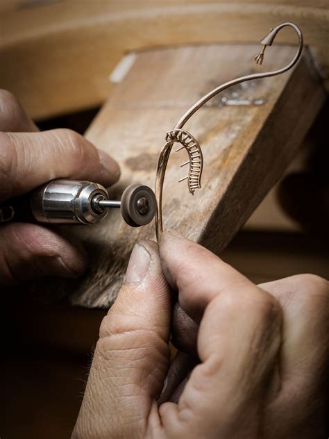 Eveil Du Cyclamen Van Cleef And Arpels