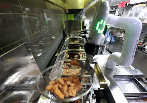 닭튀김은 로봇이 배달은 드론이미래 치킨집 모습 보니 Zdnet Korea