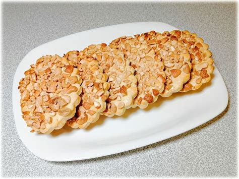 Песочные коржики с арахисом.