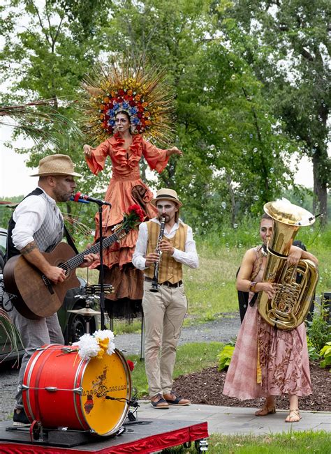 Marco Calliari Arc En Fleur MontrÉal Anjou Avec Mamselle Ruiz Julie Houle AurÉlien