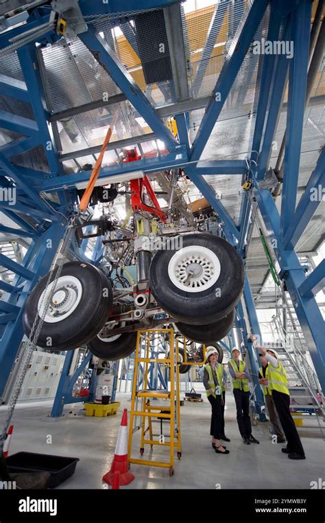 Le Site Airbus De Filton Bristol Lassemblage De Lavion Militaire