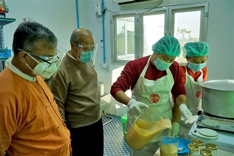 မကွေးတိုင်းဒေသကြီးဝန်ကြီးချုပ် ဒေါက်တာအောင်မိုးညို နှမ်းကုန်ချောထုတ်စက
