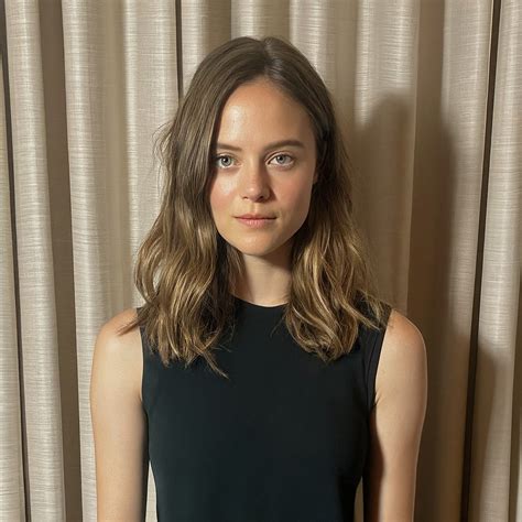 Famousnamespedia All About Aida Markham