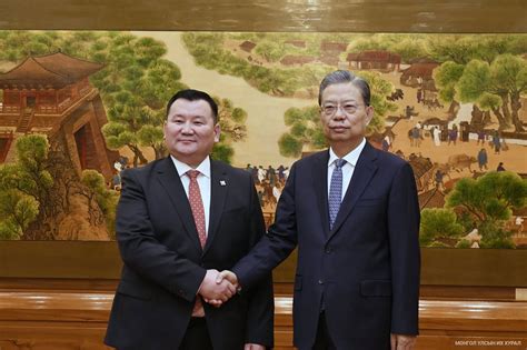 Монгол Улсын Их Хурлын дэд дарга Л Мөнхбаатар Бүх Хятадын Ардын Төлөөлөгчдийн Их Хурлын Байнгын