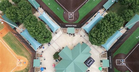 거리 건물 건축 경기장 경치 공원 공중 관중석 나무 노천 녹색 놀이 도시 도시 풍경 도시의 도심 드론 들판 디자인 럭셔리 레저