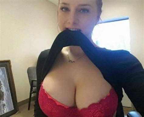 Beautiful Cleavage Olysk
