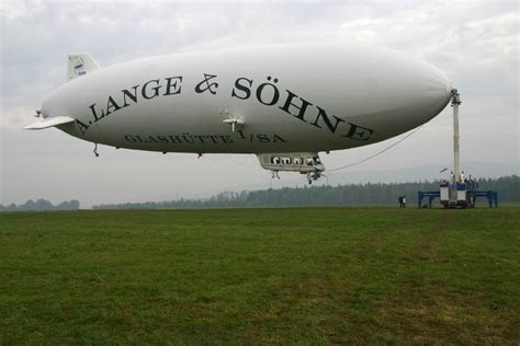 Zeppelin Nur Ein Seil Hindert Den Einzigen Zeppelin Den E Flickr