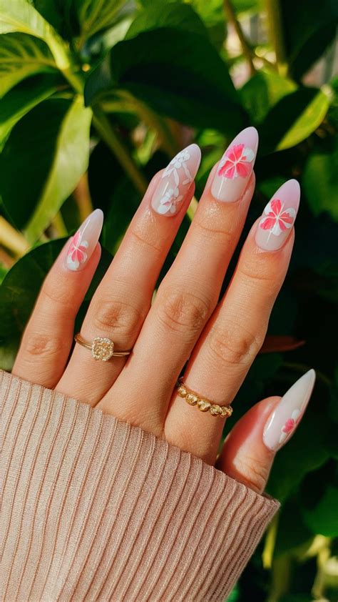 10 Hibiscus Flower Nails You Will Love This Summer