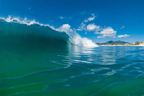 청록색 해변은 바다에서 파도를 깰 파란 하늘로 유리 파도를 깨는 0명에 대한 스톡 사진 및 기타 이미지 0명 경관 대서양 Istock