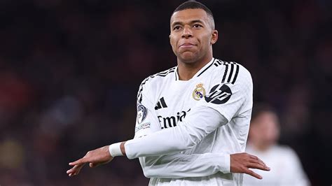 Kylian Mbappe And Mohamed Salah Both Miss Penalties During Liverpools