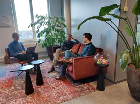 Buro Loo Aan Het Werk Bij Buro Loo Hebben We Teamgeest En Liefde Voor