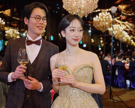 《雙瞳》演員林涵嫁聲⼦蟲樂團貝斯手 樂把婚宴當⾦⾺獎盛會 娛樂 中時