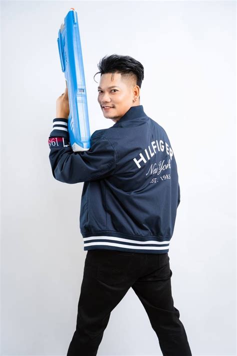 ចំណុចពិសេសអីខ្លះ ដែលមិនទាន់មានតារាចម្រៀងជំនាន់ថ្មីណា មកជំនួសឧកញ៉ា ព្រាប សុវត្ថិ បាន Khmerload