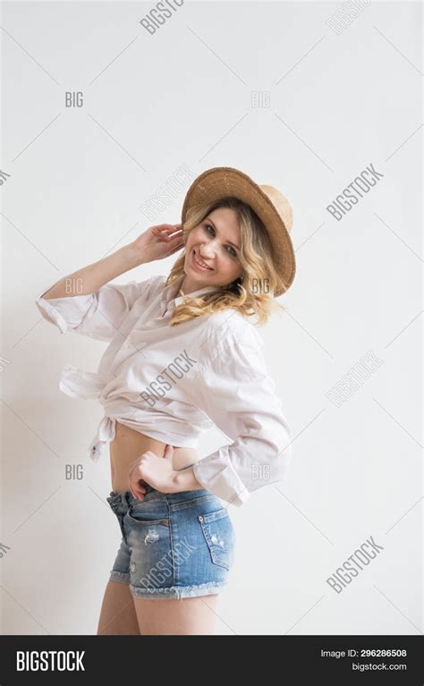Sexy Girl On 图片和照片（免费试用） Bigstock