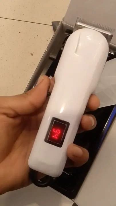 ปัตตาเลี่ยนตัดผมไร้สายแบบมืออาชีพ กรรไกรตัดผม ช่างตัดผม ร้านตัดผม ตัดผม ชาร์จยูเอสบี จอแสดงผล