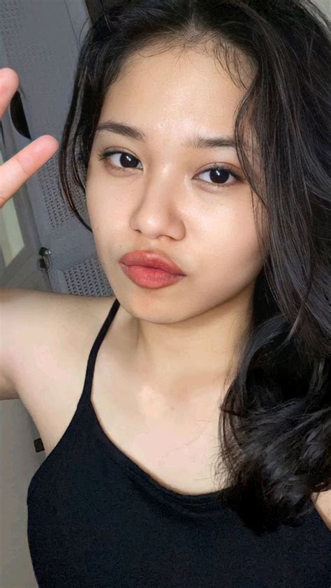 Pin oleh K' Morr di Quick Saves | Model rambut sedang, Gadis-gadis cantik, Wajah wanita