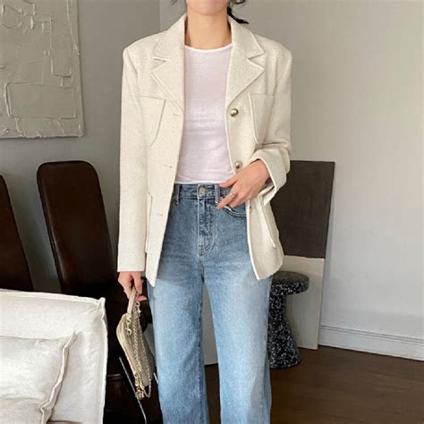 플라이모델 울이 블렌딩된 톡톡한 두께감으로 간절기에 입기 딱 좋은 자켓 소개할게요