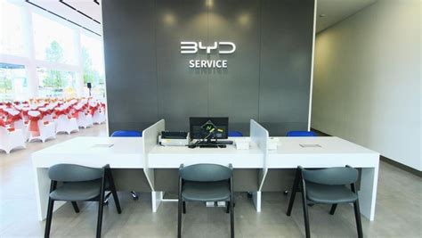 Intip Dealer Pertama Byd Di Indonesia