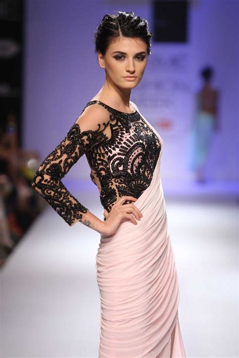 12 Chic Bridal Blouse Designs You Need In Your Trousseau Right Now