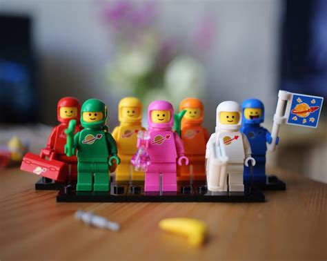 Lego Minifigures Classic Space Lego Lego Minifigures Lego Spaceman
