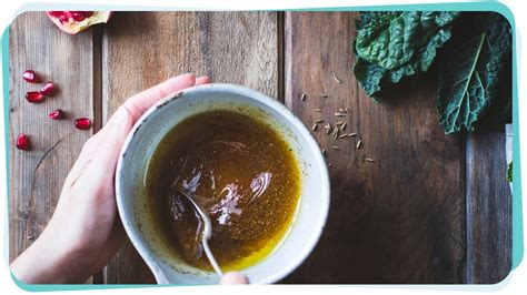Salatdressing: Mit diesem Dressing schmeckt jeder Salat | Bayern 1 ...