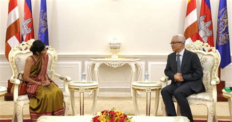 ឯកឧត្តម អគ្គបណ្ឌិតសភាចារ្យ អូន